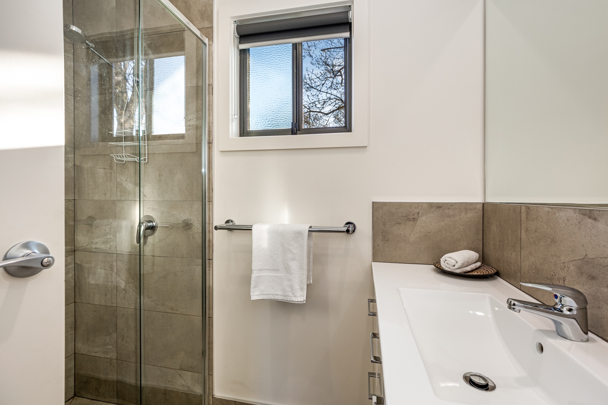 POOL VIEW SUPERIOR CABIN (7 BERTH) : BIG4 Bendigo Marong Holiday Park ...