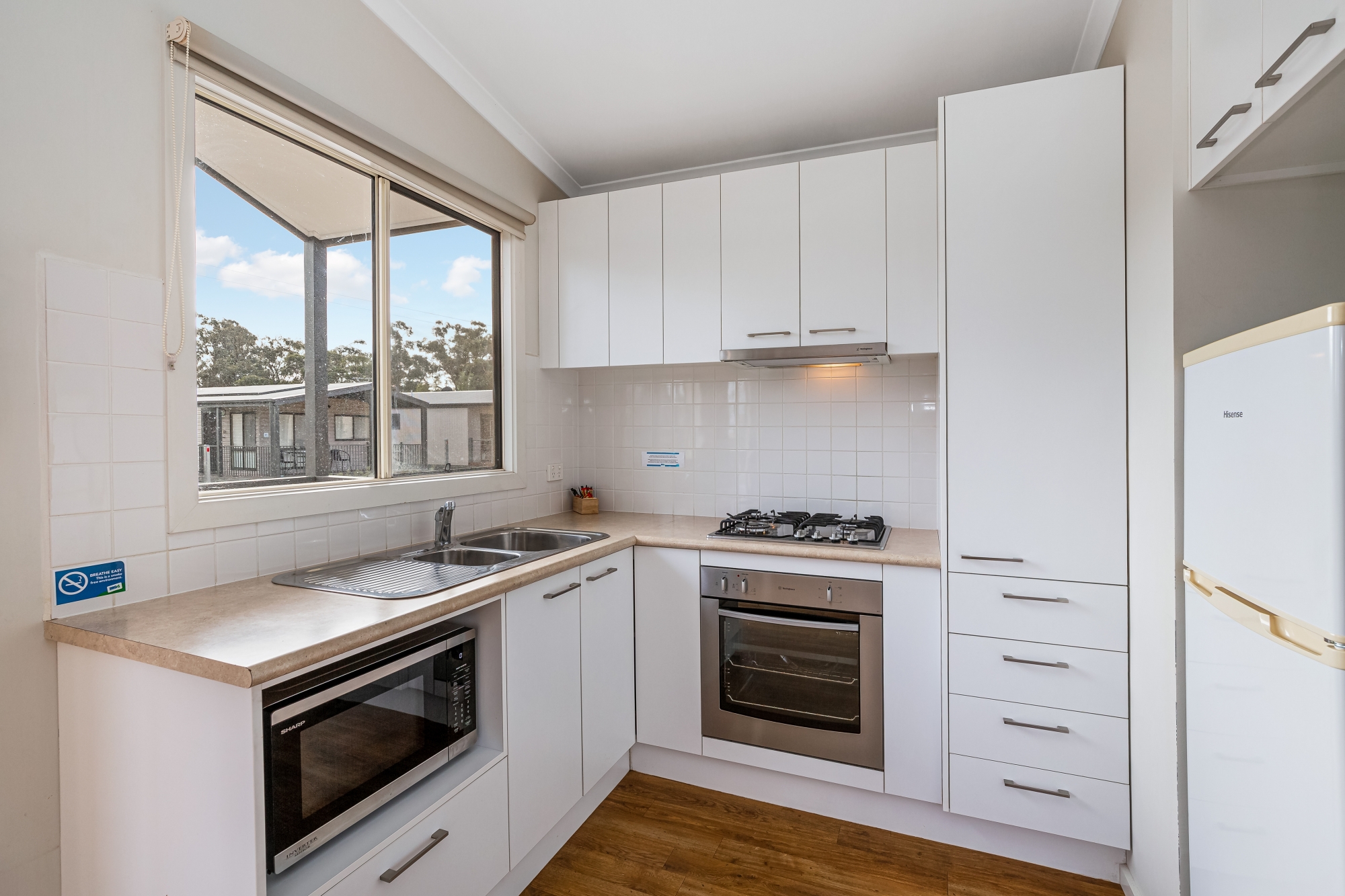 EXECUTIVE CABIN (4 BERTH) : BIG4 Bendigo Marong Holiday Park : Marong ...