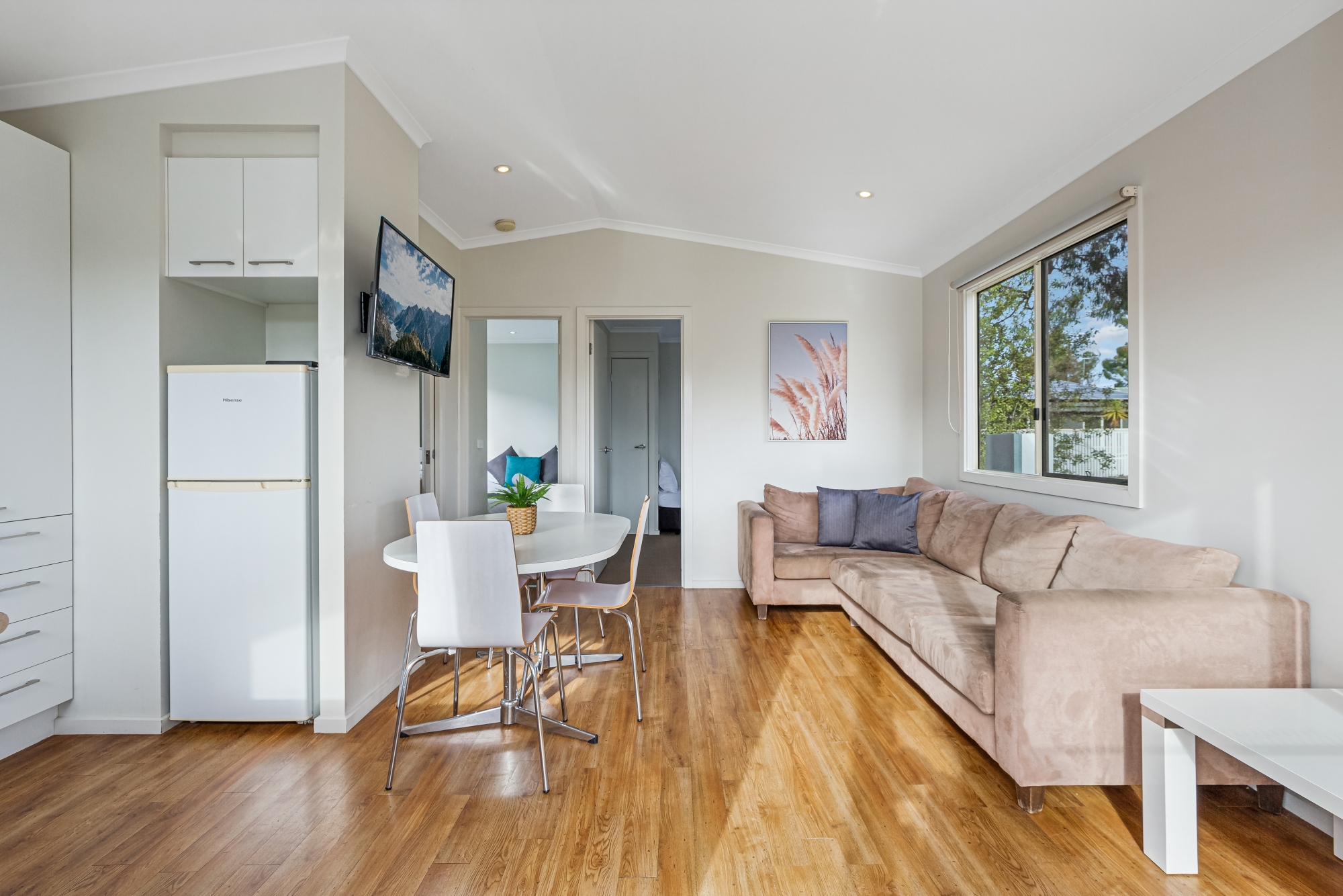 EXECUTIVE CABIN (4 BERTH) : BIG4 Bendigo Marong Holiday Park : Marong ...