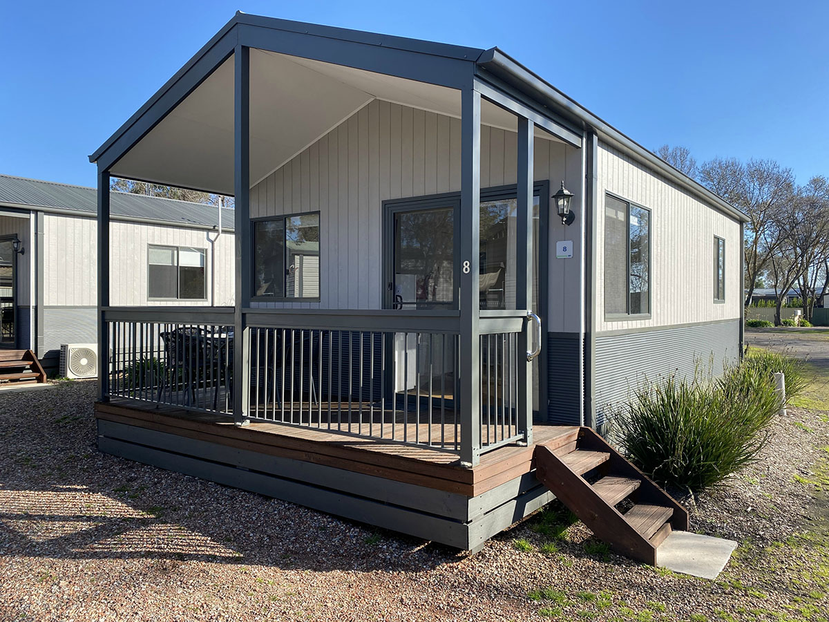 EXECUTIVE CABIN (6 BERTH) : BIG4 Bendigo Marong Holiday Park : Marong ...