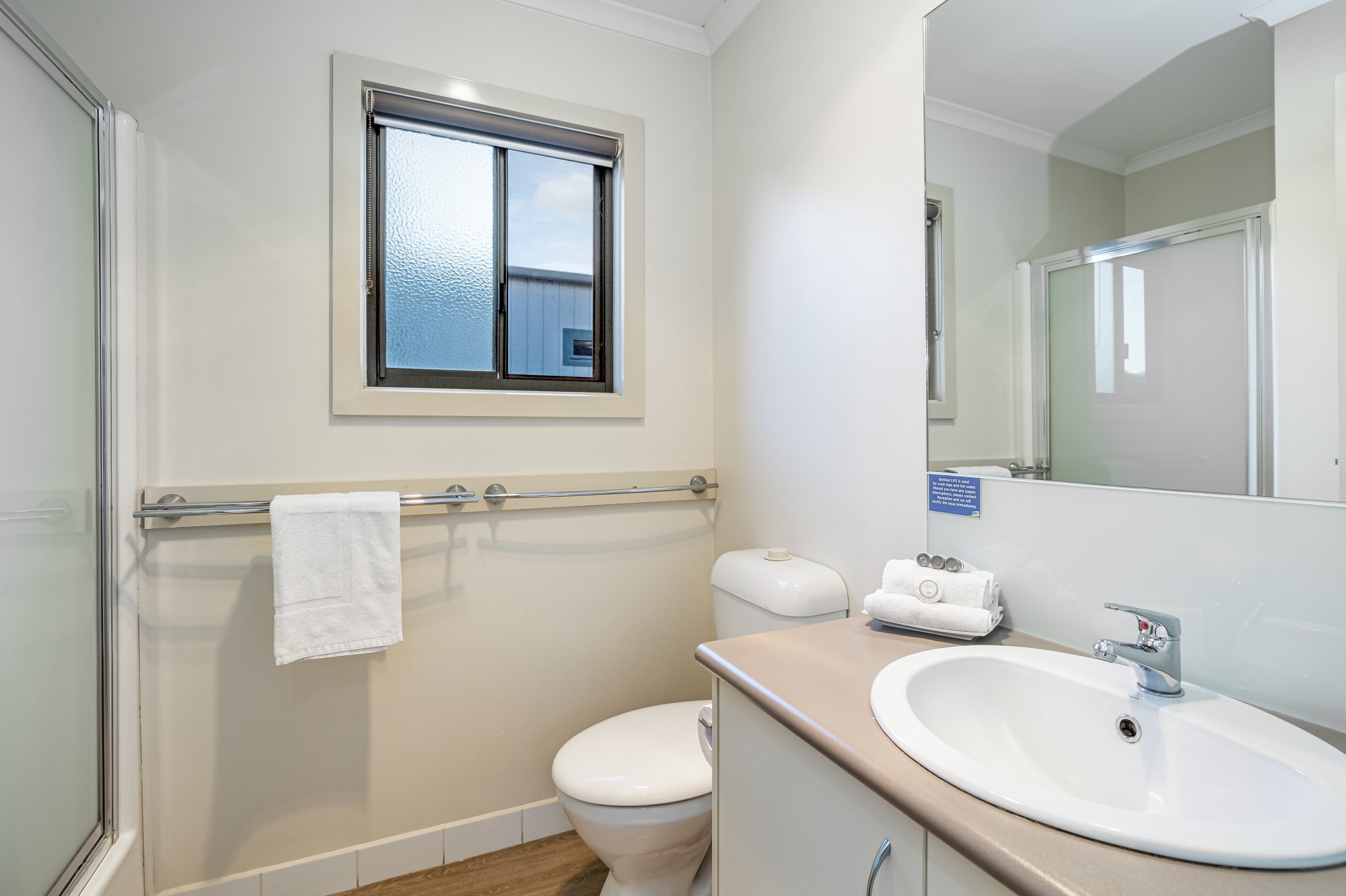 POOL VIEW SUPERIOR CABIN (6 BERTH) : BIG4 Bendigo Marong Holiday Park ...