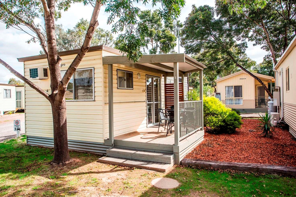 BUDGET CABIN : BIG4 Bendigo Marong Holiday Park : Marong, Victoria ...