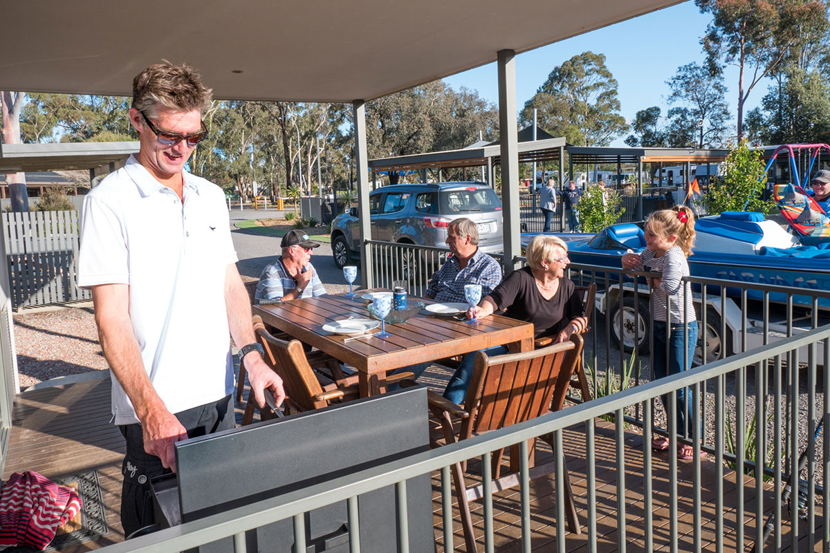 POOL VIEW SUPERIOR CABIN 5 BERTH : BIG4 Bendigo Marong Holiday Park ...