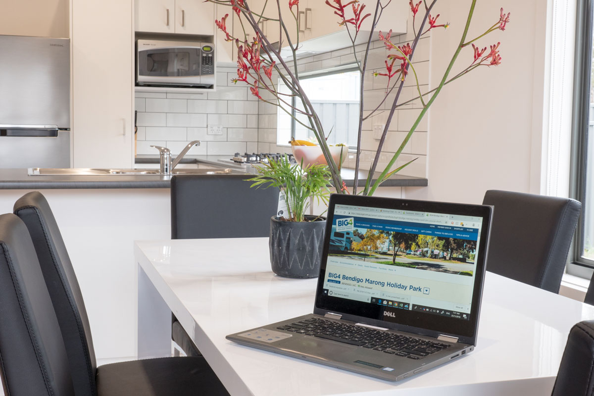 POOL VIEW SUPERIOR CABIN 5 BERTH : BIG4 Bendigo Marong Holiday Park ...